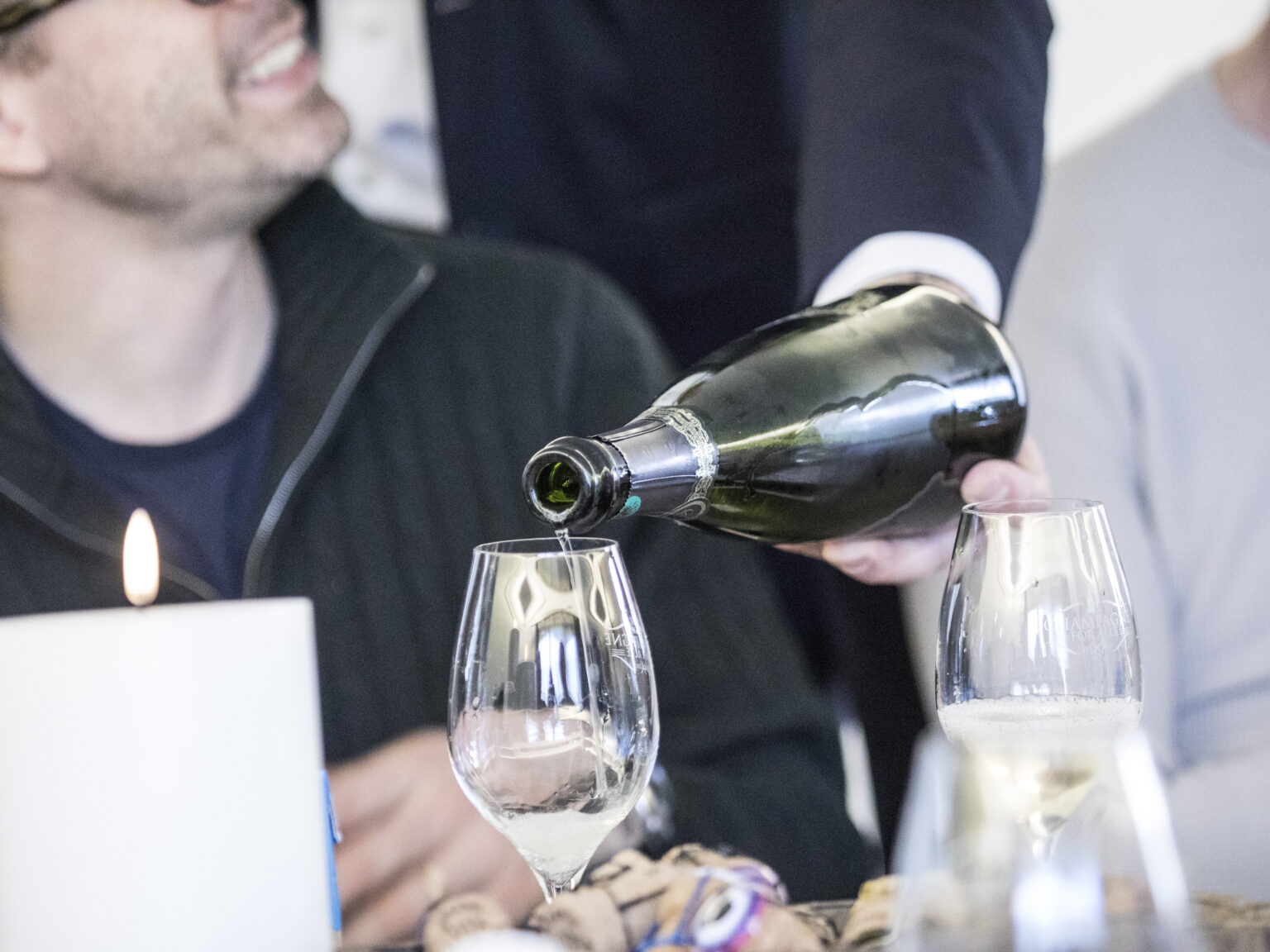 Hvordan sabler man en champagne?